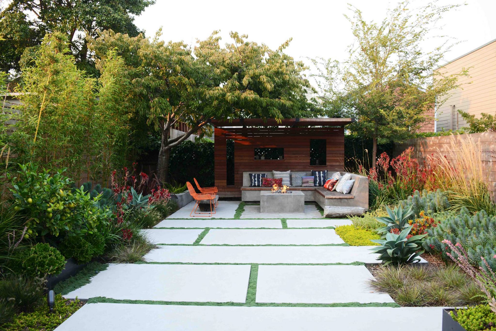 Cozy Urban Oasis - Shades of Green Landscape Architecture